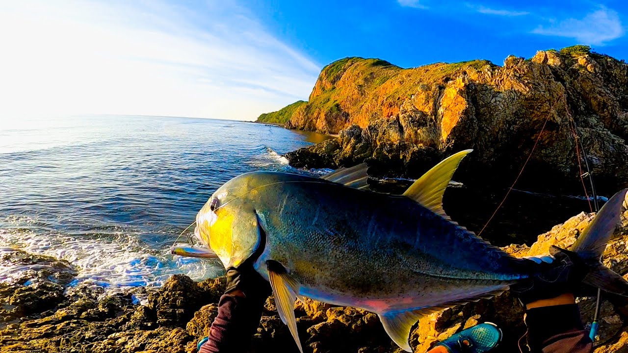 Mamaw Hunting Using Light Tackle - Master Tandol Rod 702 - YouTube