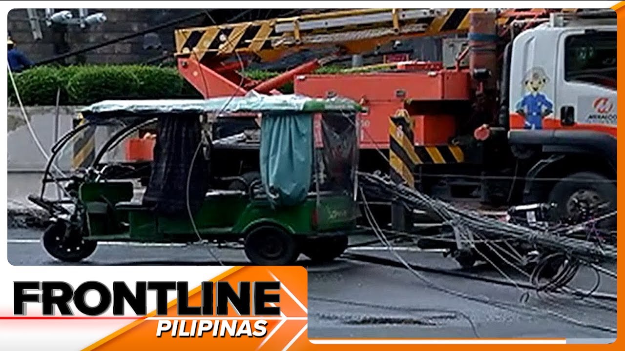 Ilang poste ng kuryente sa Binondo, Maynila, biglang bumagsak ...