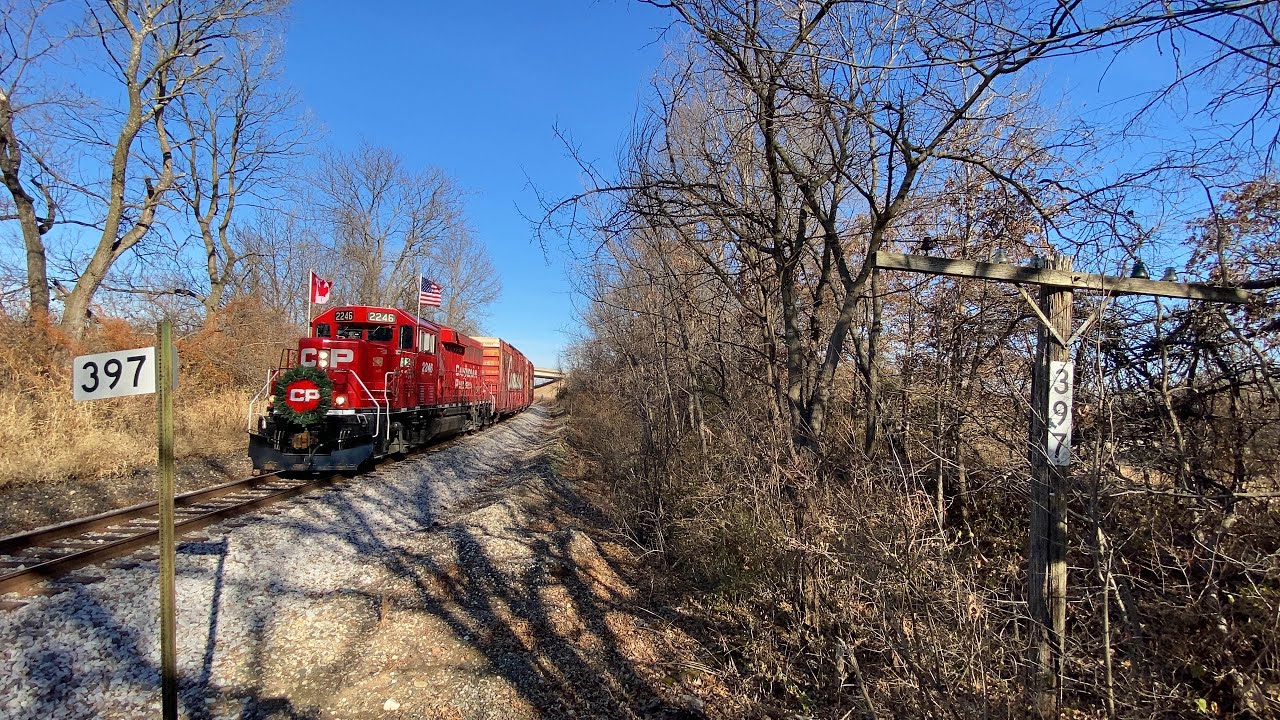 Canadian Pacific Holiday Train on the CP Laredo Subdivision in Galt ...