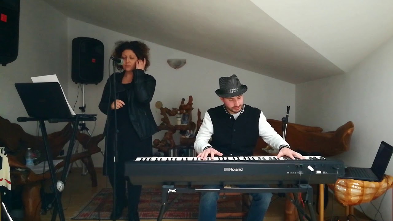 Duo Nadia & Emil- Città vuota (cover piano e voce Mina) - YouTube