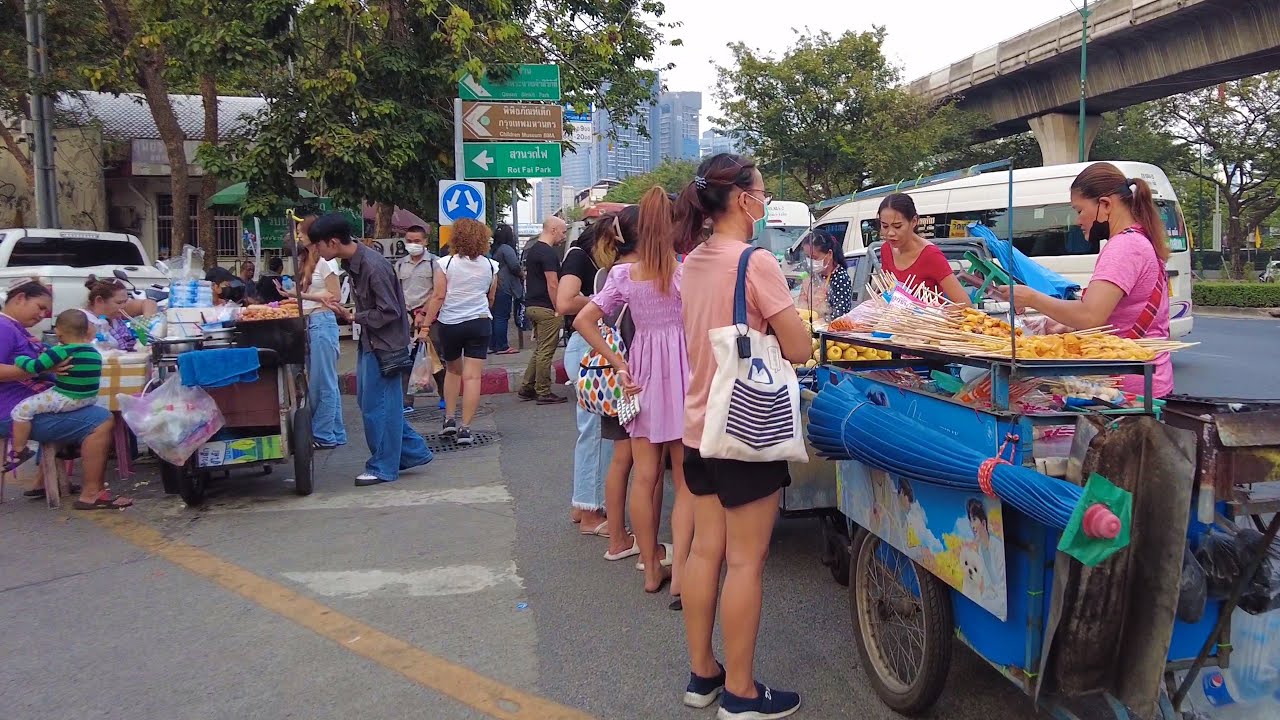 4K Thailand Travel 🇹🇭 Bangkok Sunday Walk | Vibrant Chatuchak Area ...