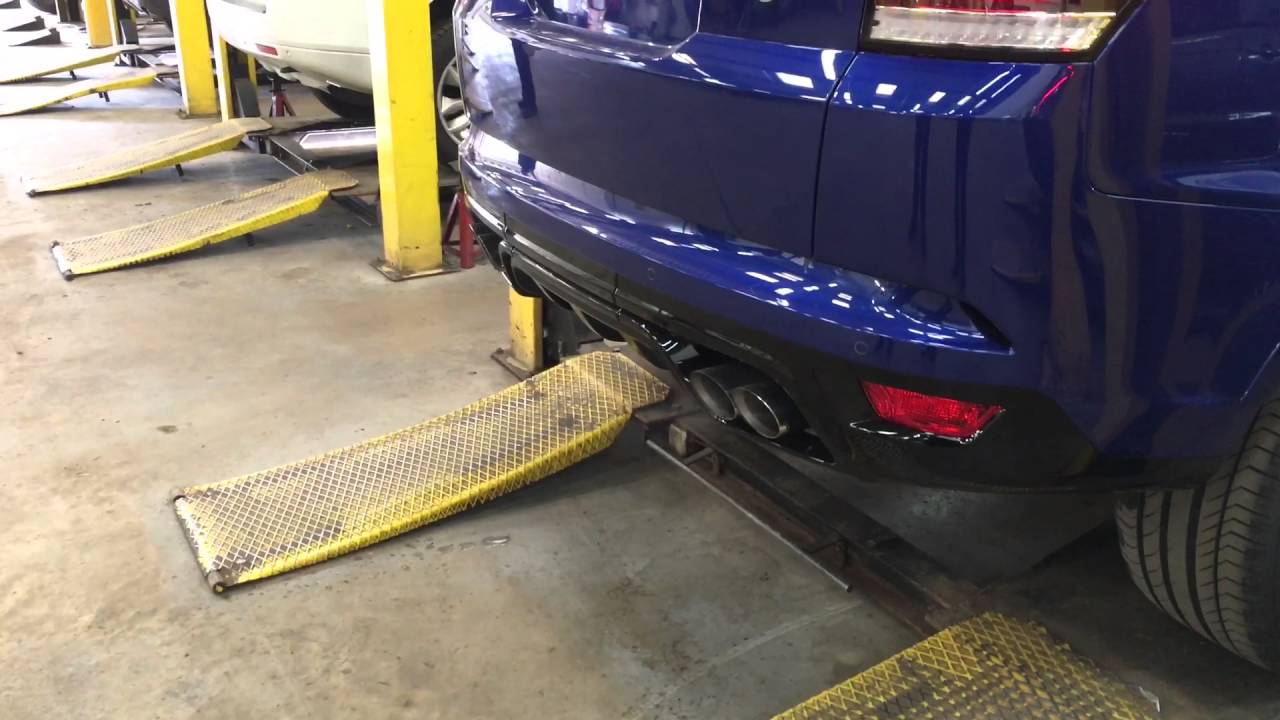 Range Rover Sport SVR exhaust noise and revving! 4K - YouTube