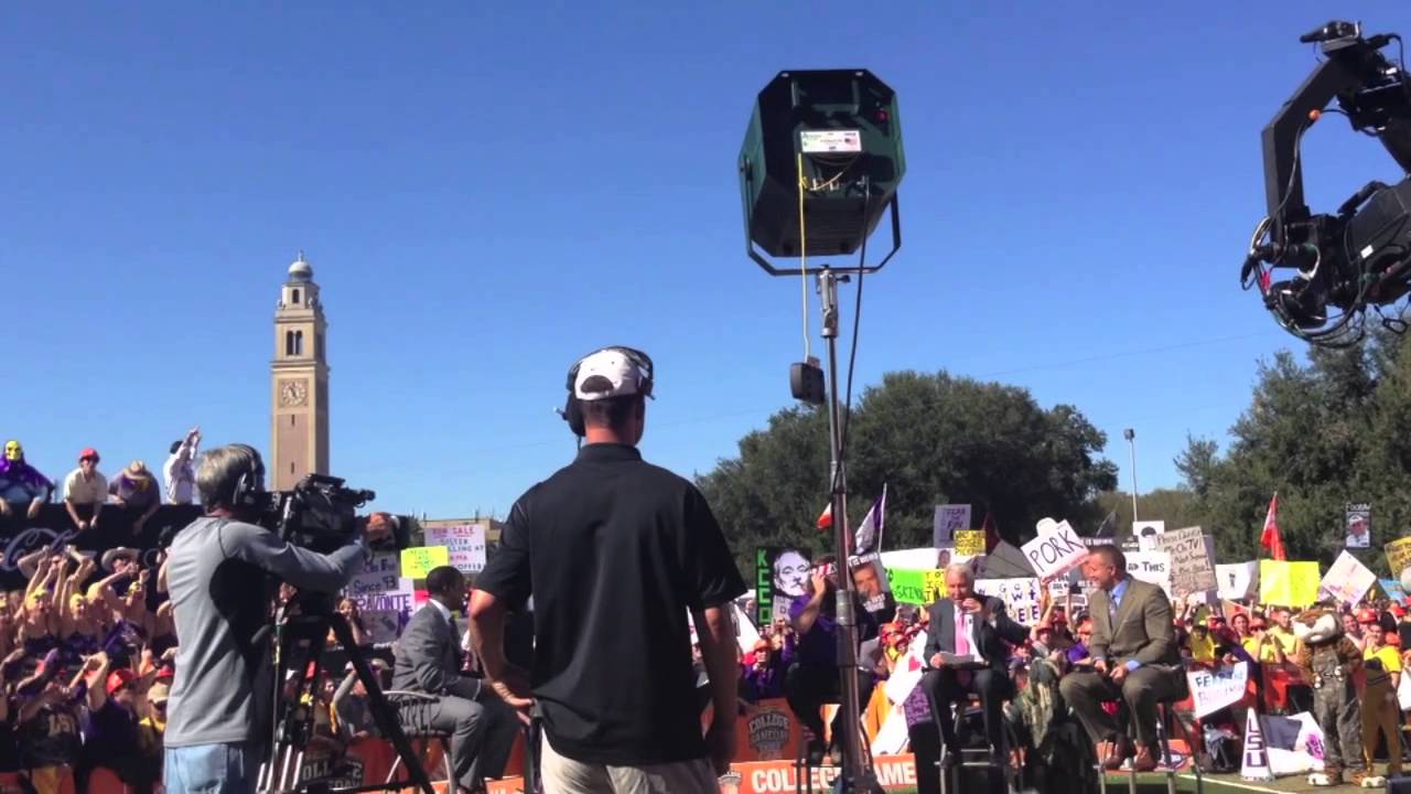 Watch ESPN College GameDay's Lee Corso pick LSU - YouTube
