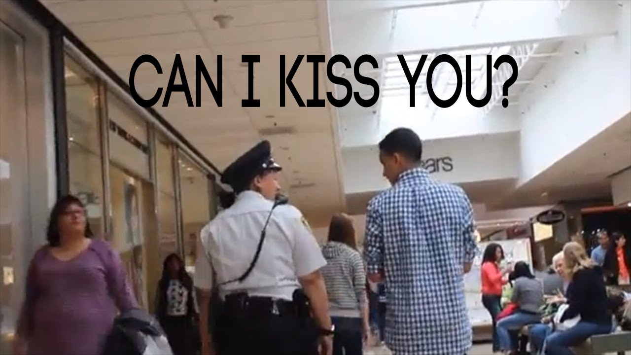 KISSING SECURITY GUARDS PRANK - YouTube