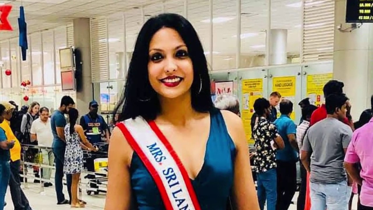 Sri Lanka’s Caroline Jurie crowned as Mrs World 2019 - YouTube