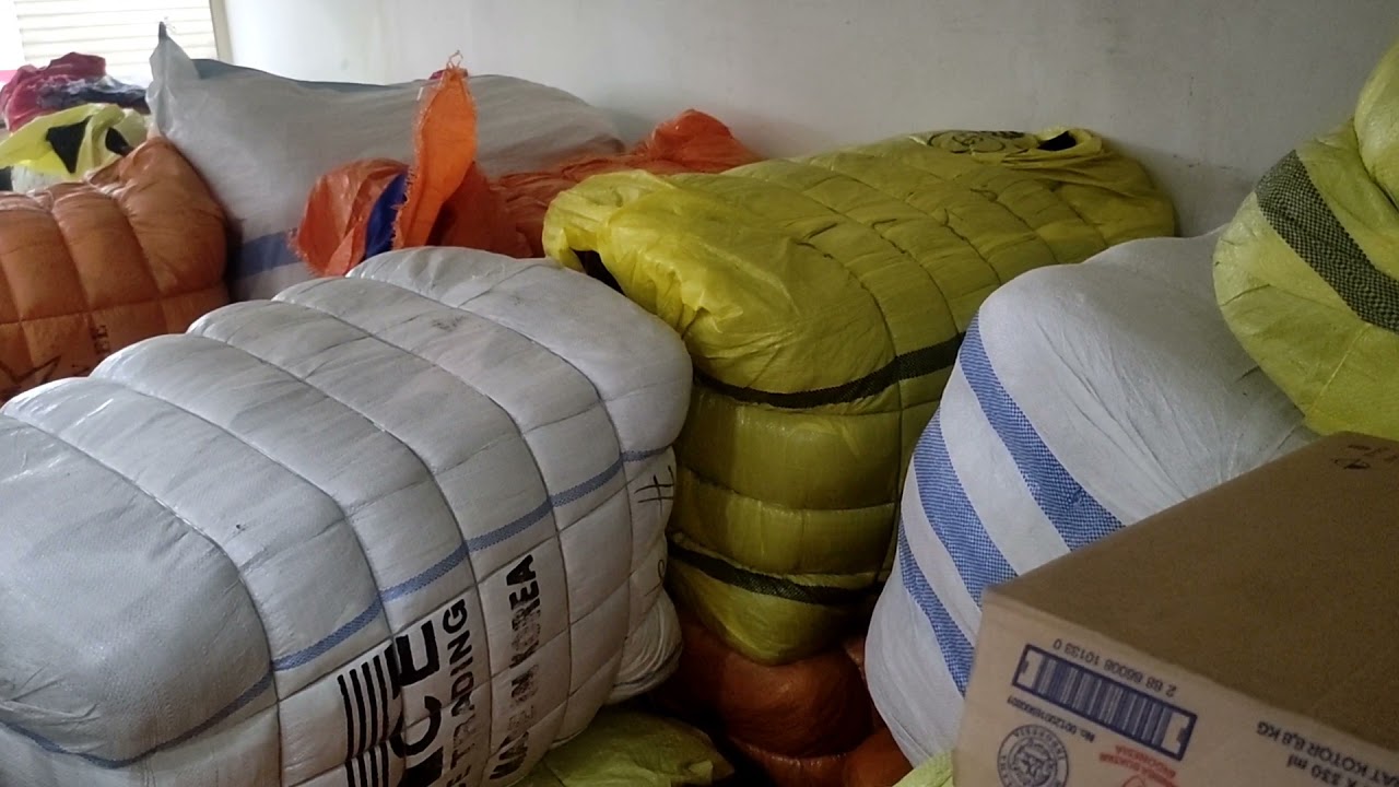 Thrifting Satu Ball di Pasar Senen - YouTube