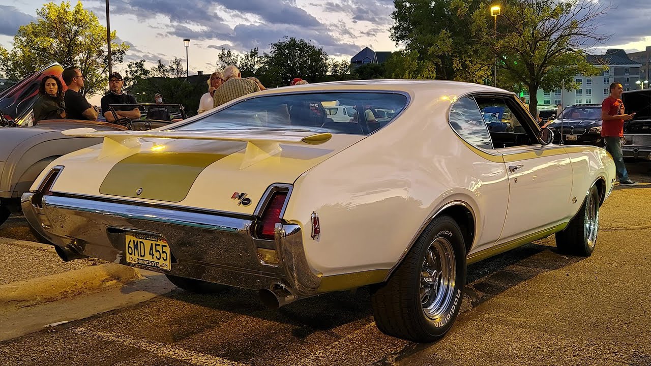 El Loro Car Show - Bloomington Minnesota - YouTube