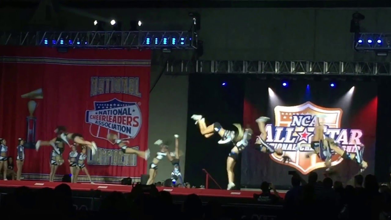 Cheer Athletics Pumas - NCA 2016 - YouTube