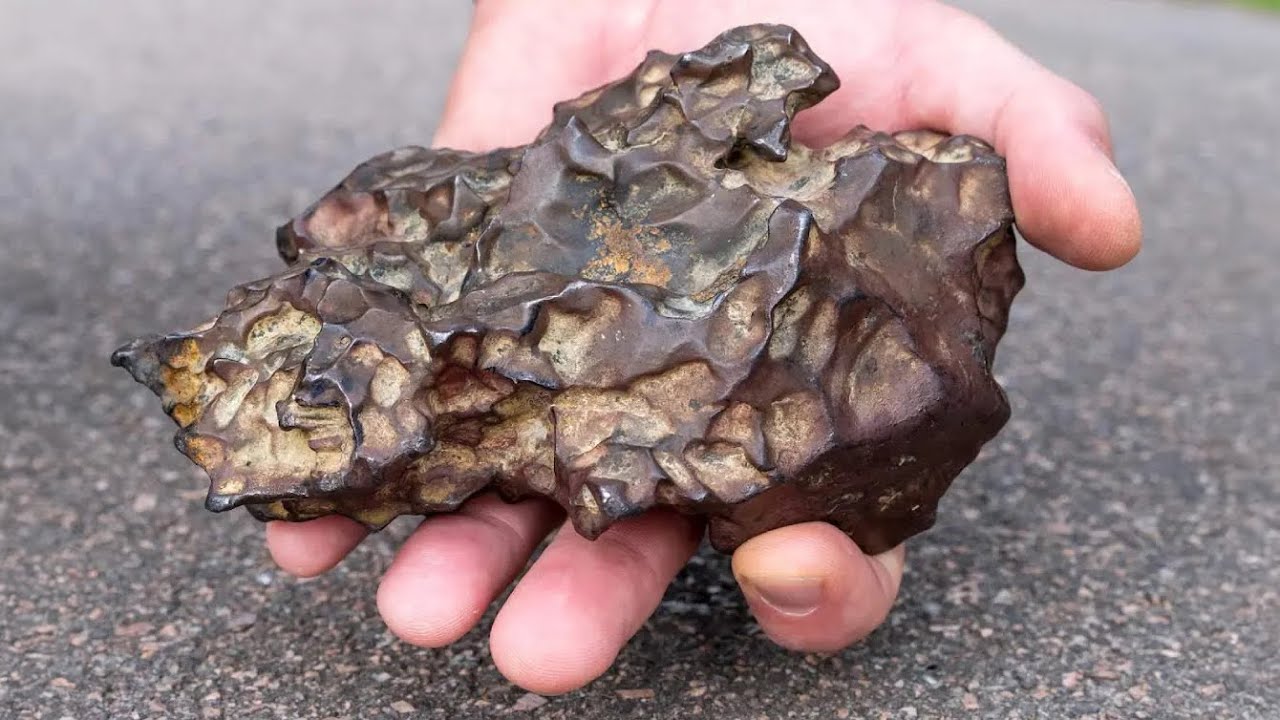 How to identify meteorites rocks - YouTube