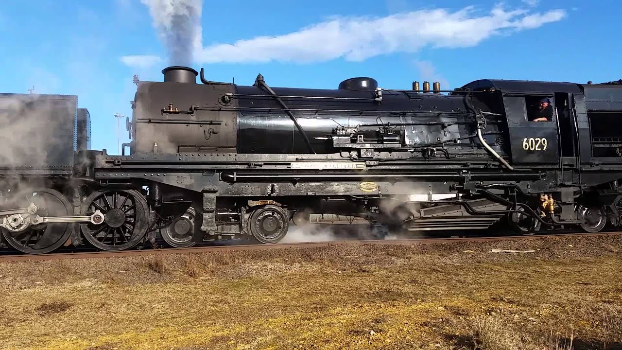 6029 departs Canberra loco 30th July 2015 - YouTube