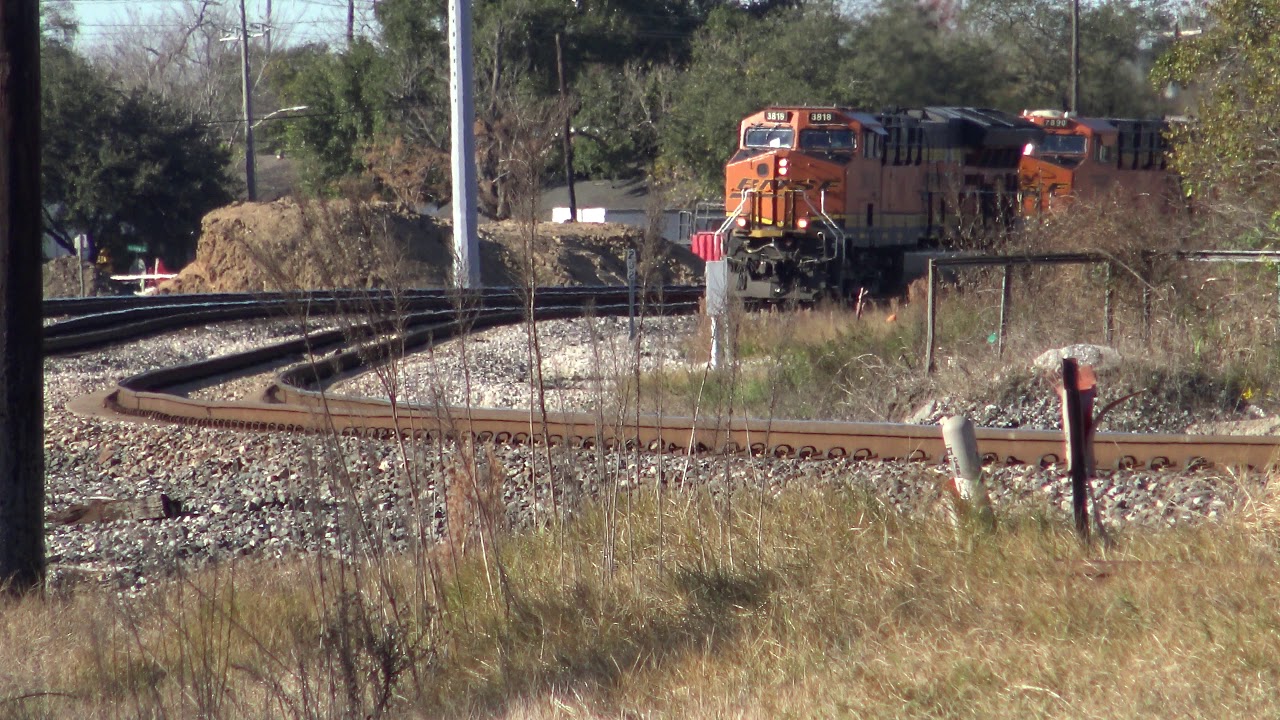 3 Trains BNSF Short Job UP & BNSF Freight Tower 26 Houston - YouTube