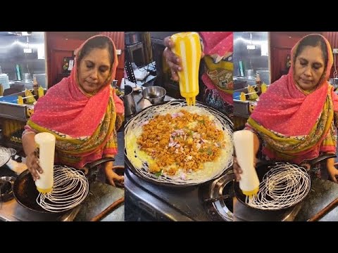 Hardworking lady making unique jhalar dosa with hands - Indian Street ...