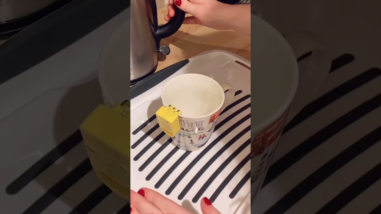 How Does A Blind Person Pour A Mug Of Boiling Water? #Shorts - YouTube