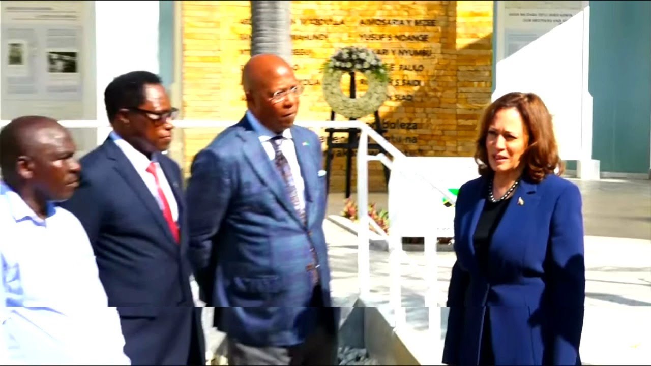 MHE. KAMALA HARRIS AWEKA SHADA LA MAUA KATIKA MNARA WA KUMBUKUMBU YA ...
