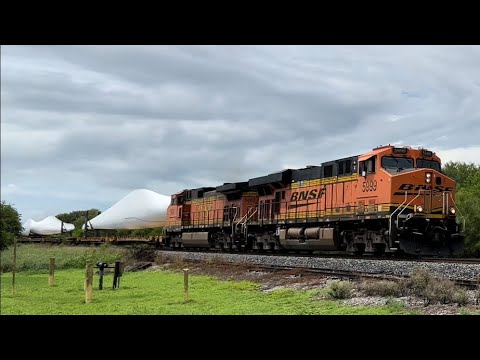 BNSF 5999 Gevo leads Blade Train | UP Brownsville Sub - YouTube