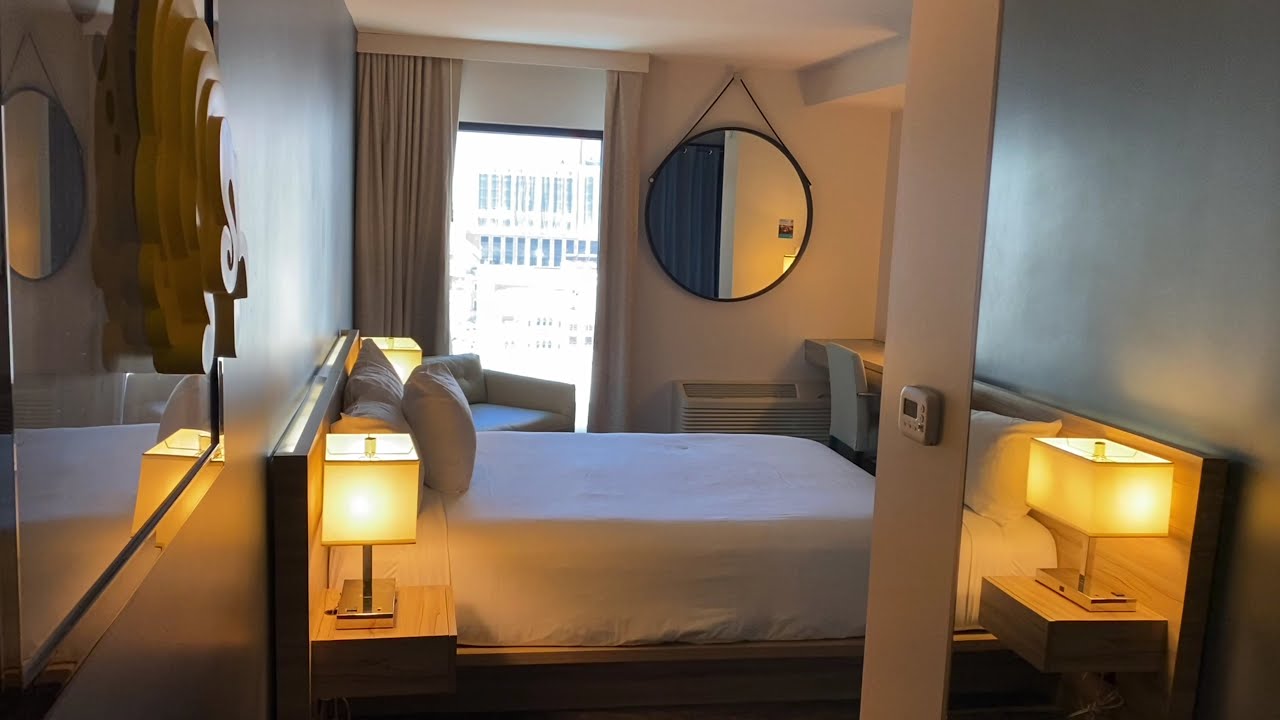 The LINQ Hotel Classic Room 1 Queen Walk Through - YouTube