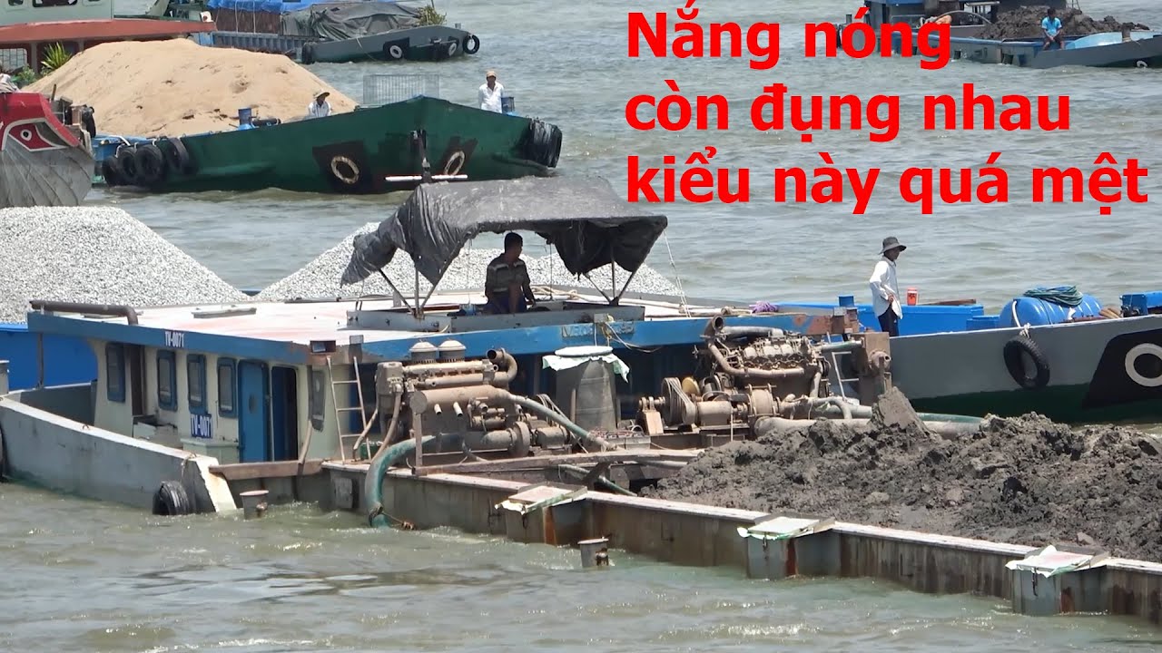 Sà lan lay hoay tìm cách qua cống 10 cửa - YouTube