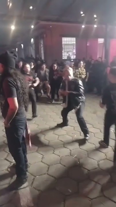 MOSH no show da banda Attomica no Cine Rock em São José dos Campos - SP #rock #rocknacional #sjc ...