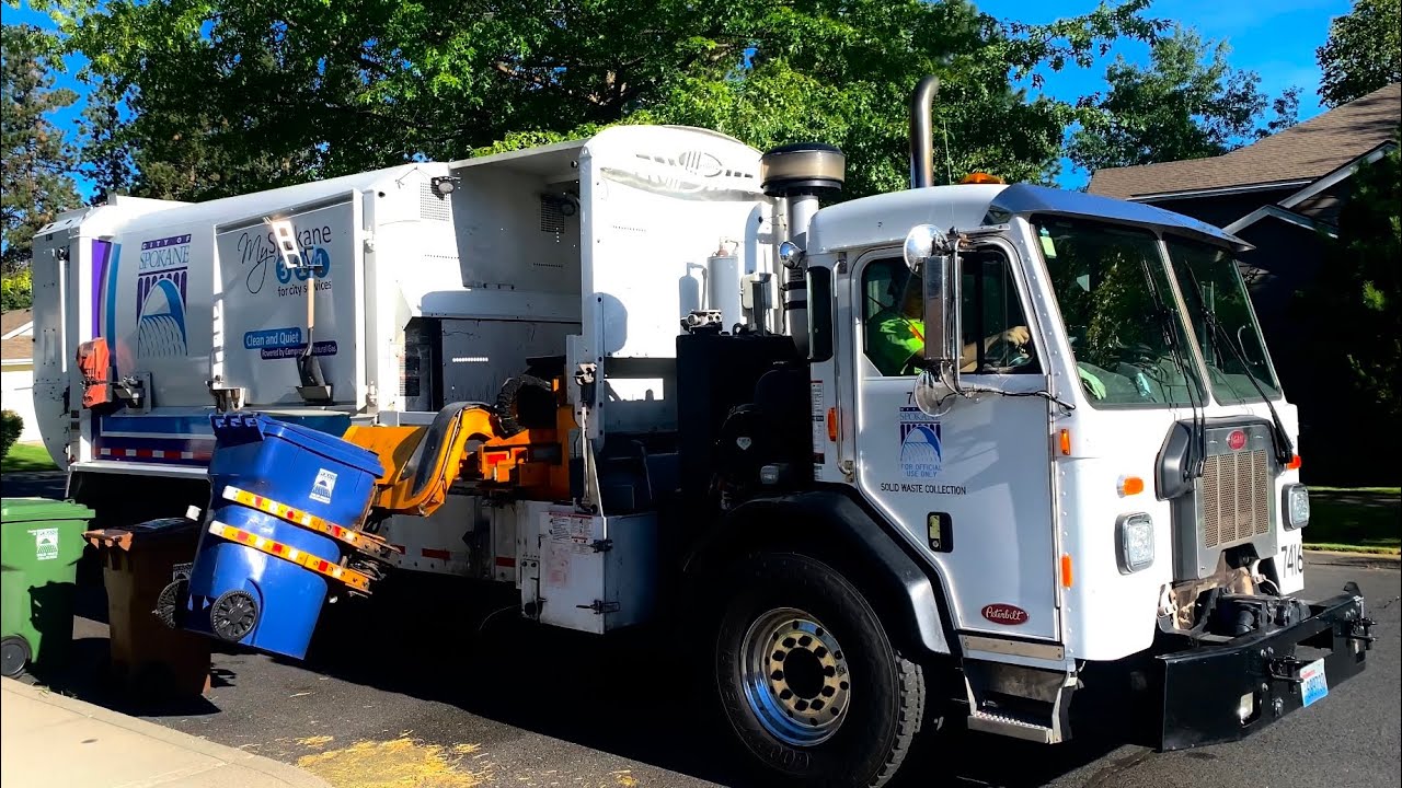 Peterbilt 520 - Labrie Expert Helping Hand Side Loader Garbage Truck ...