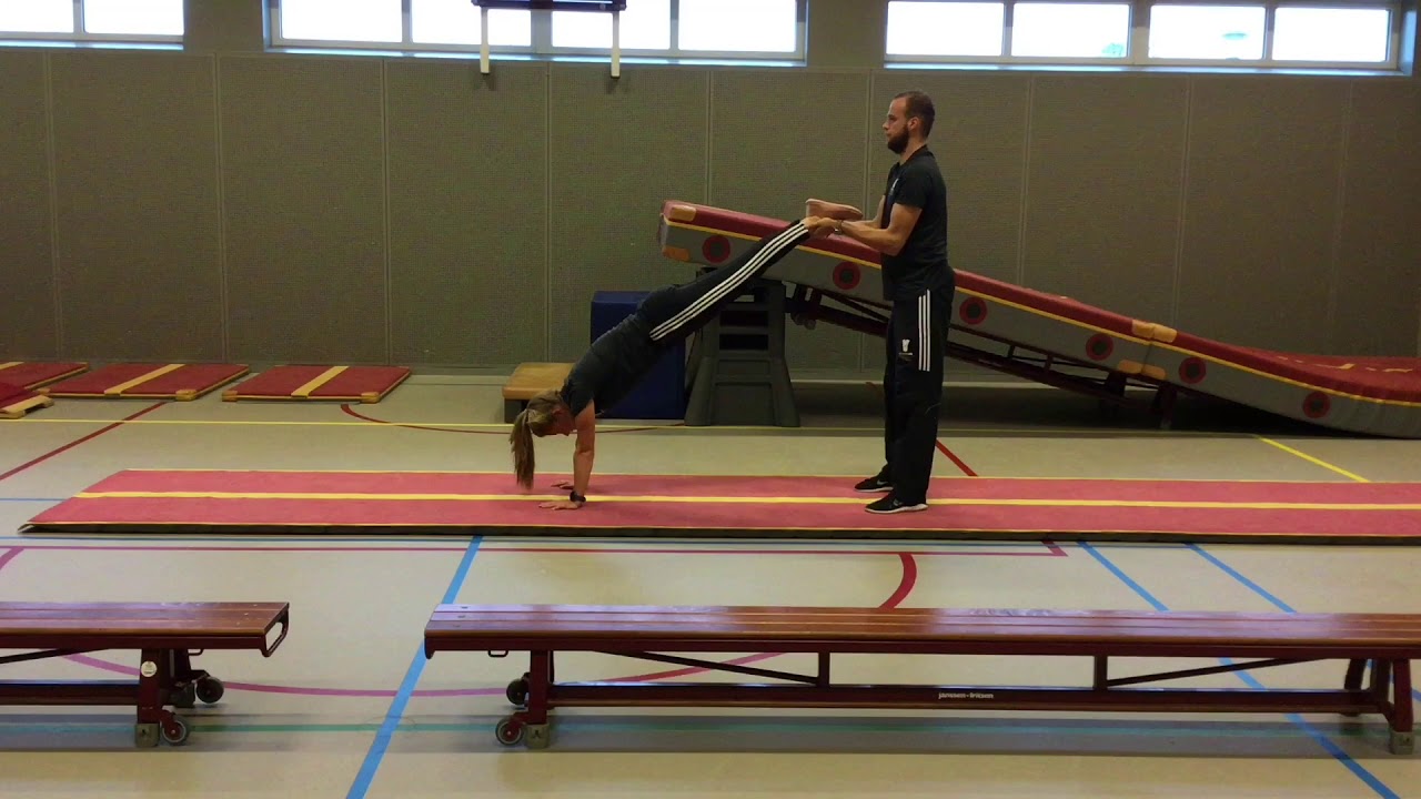 Plank tot handstand 45 graden - YouTube