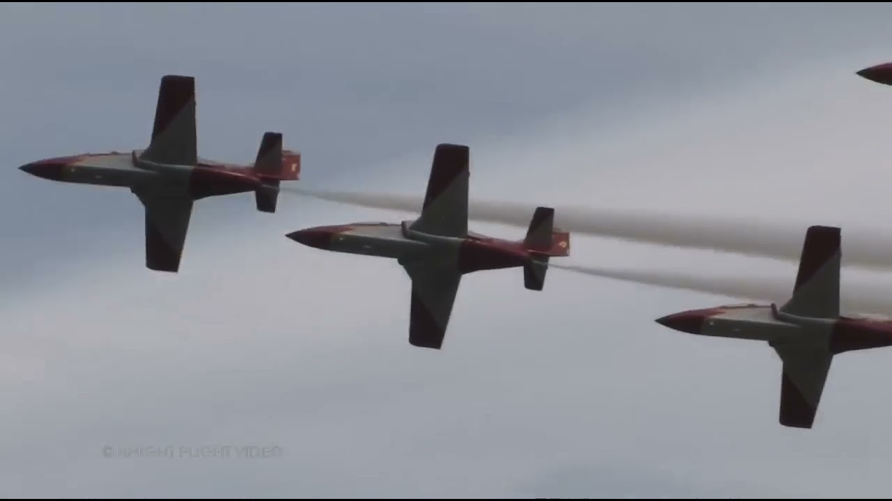 PATRULLA ÁGUILA - Impressive Display of the Spanish Air Force Aerobatic ...