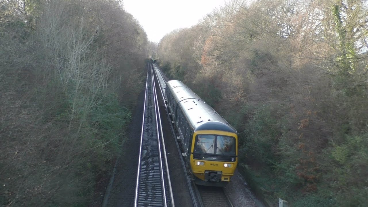 Train filming on Railway Bridge ( Highlands Road ) Fareham 16th January ...