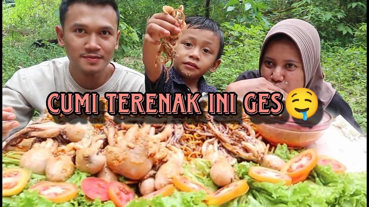 MAKAN CUMI TERPEDAS BARENG SABIL!! - YouTube