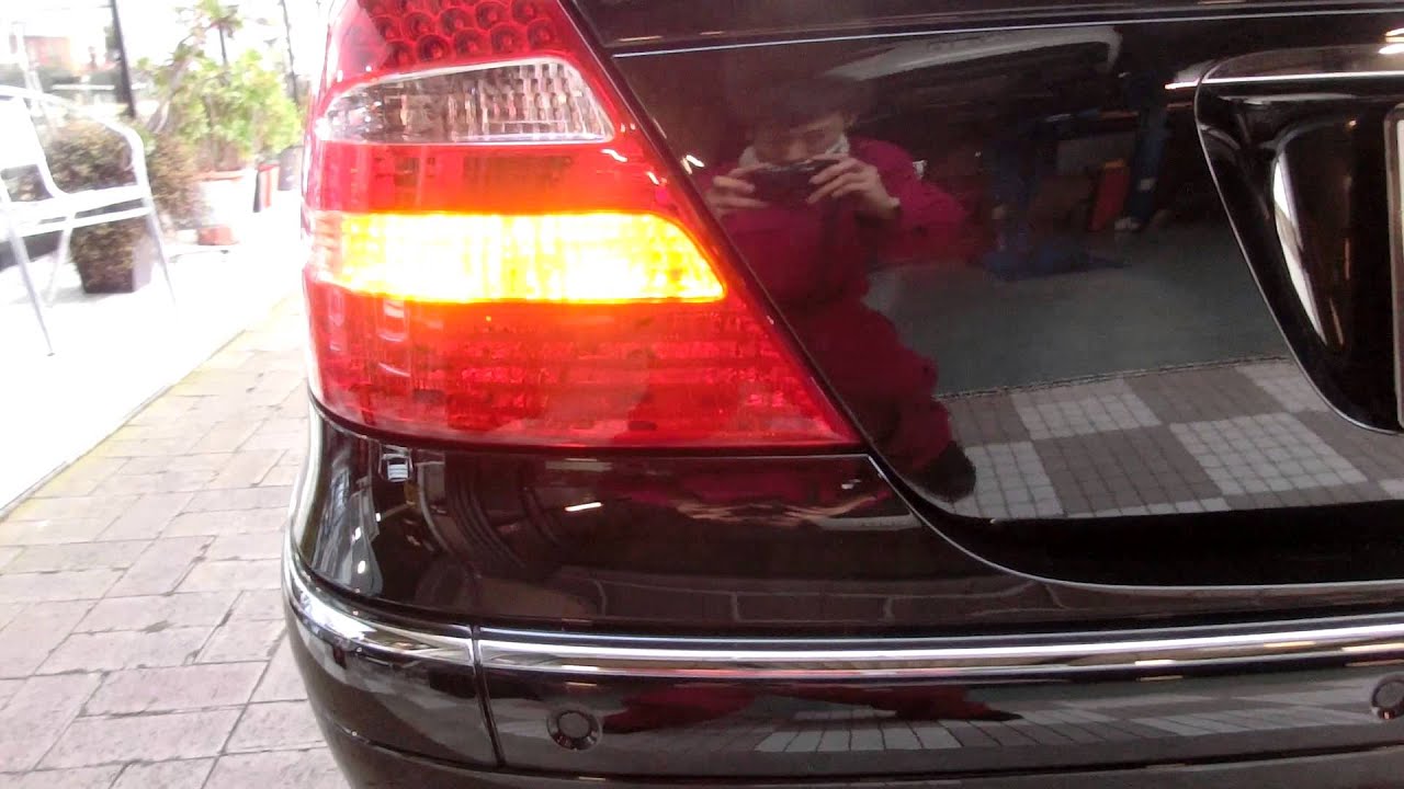 A turn signal of W211 Benz is exchanged for led - YouTube