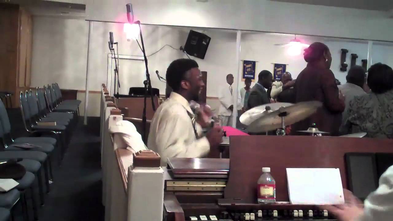 Praise Break - Derest Craig kills @ Faith Kingdom - YouTube