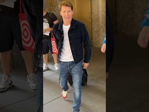 James Blunt wheels his luggage around the streets of NYC! #jamesblunt #mensstyle #british #musician
