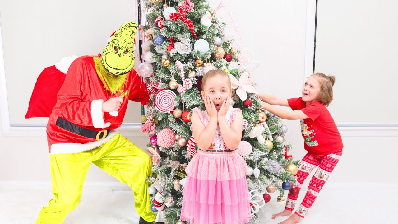 Grinch Steals Christmas Tree from Thomas and Sonya - YouTube