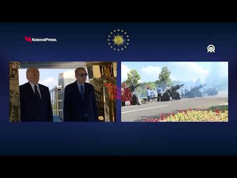 “Merhaba Asker”, Trump flet turqisht në pritjen “otomane” që i bëri Erdogan