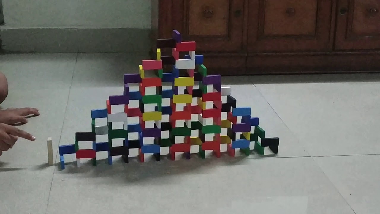 2D Domino Pyramid - YouTube