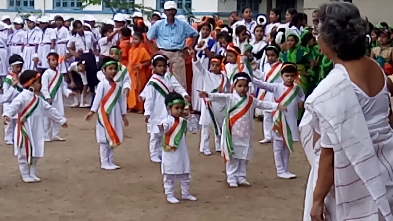 Dance performance in the event'the independence day celebration'. - YouTube