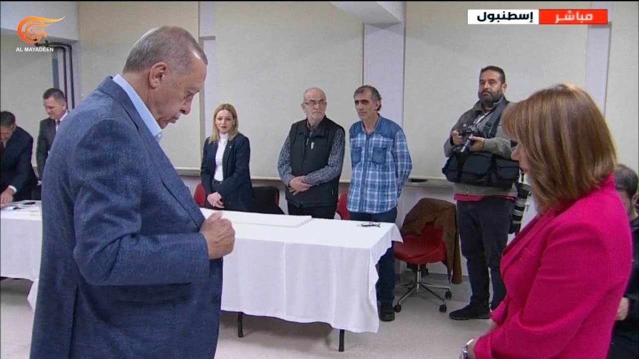 الرئيس التركي رجب طيب أردوغان يدلي بصوته في اسطنبول Youtube