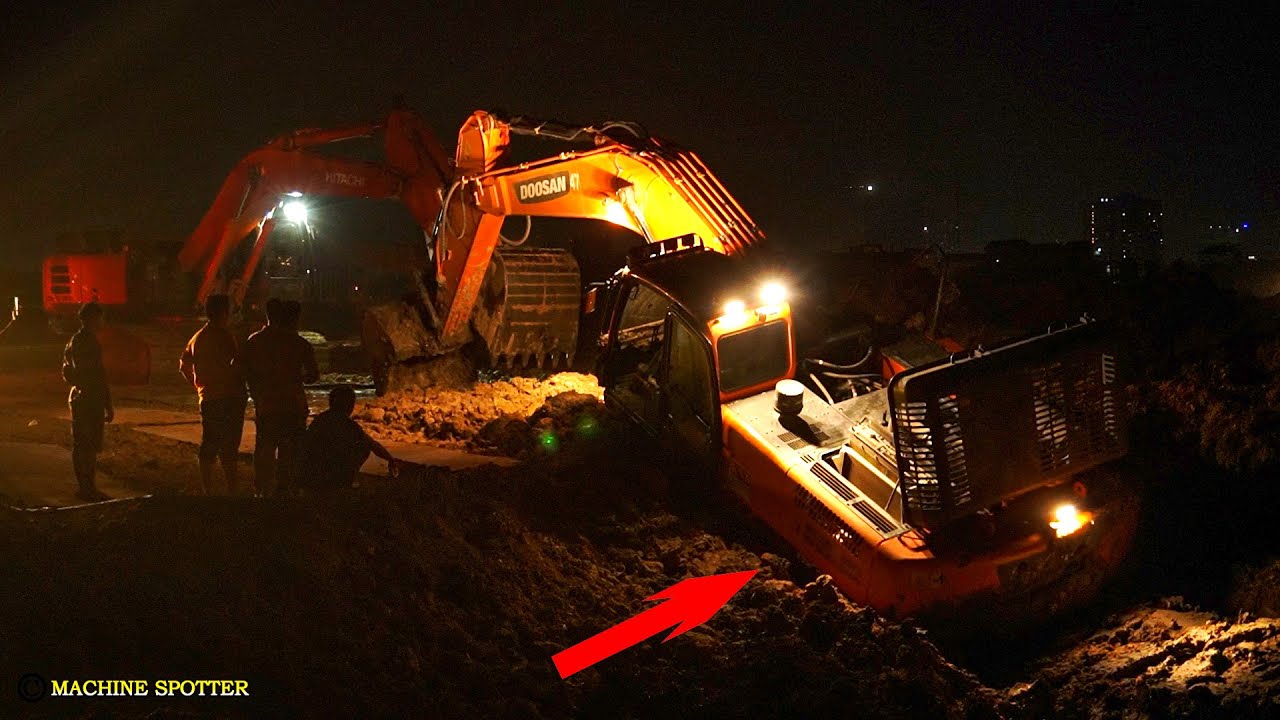 Excavator Work Failure Sink In Mud & Showing Technical Skills Recovered ...