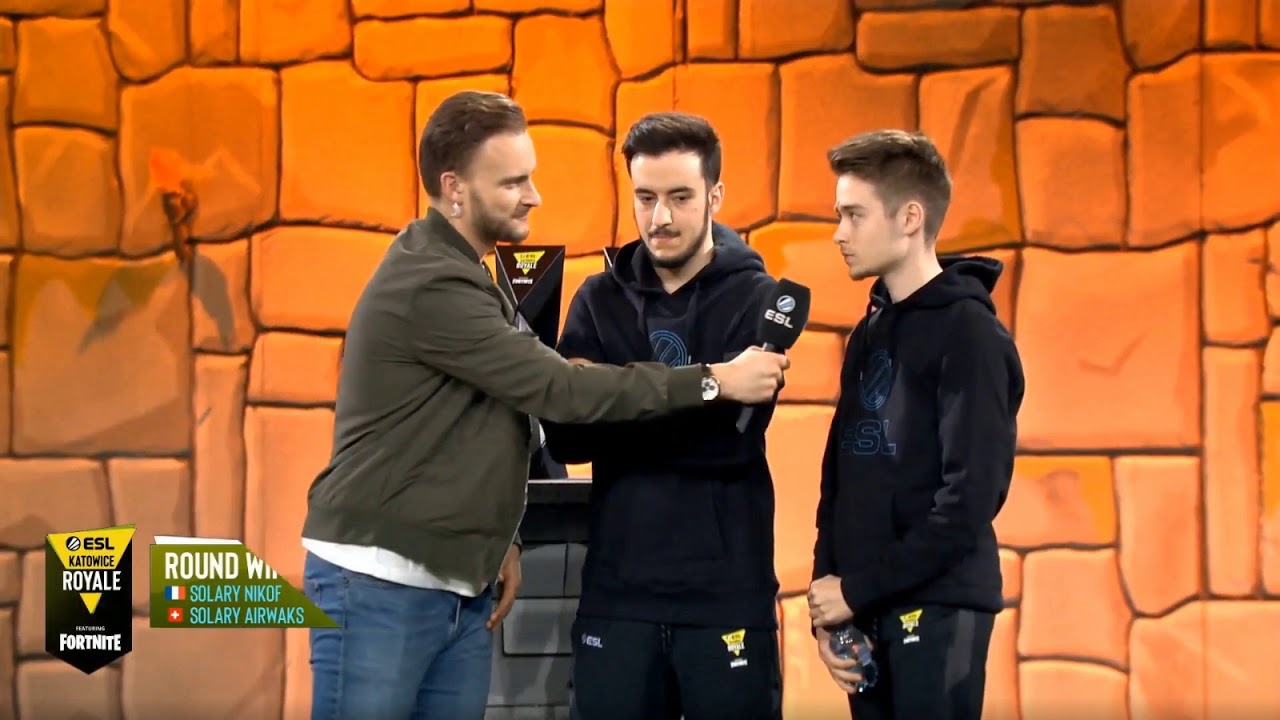 *EXCLU* SOLARY NIKOF NE PARLE PAS ANGLAIS " IL A DIT QUOI ? " 😂 - YouTube