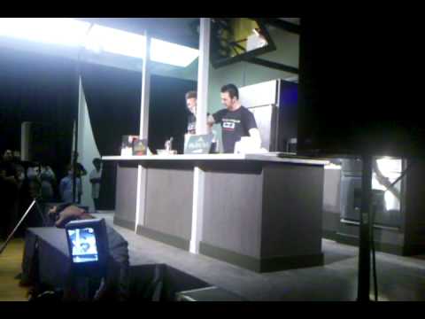 Chef Johnny Iuzzini explains liquid nitrogen - YouTube