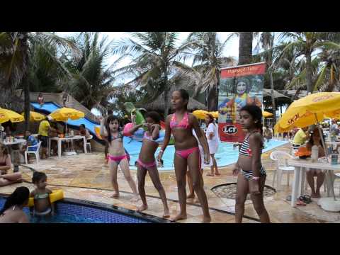 Leticia dançando na Crocobeach , praia do futuro , Fortaleza - CE