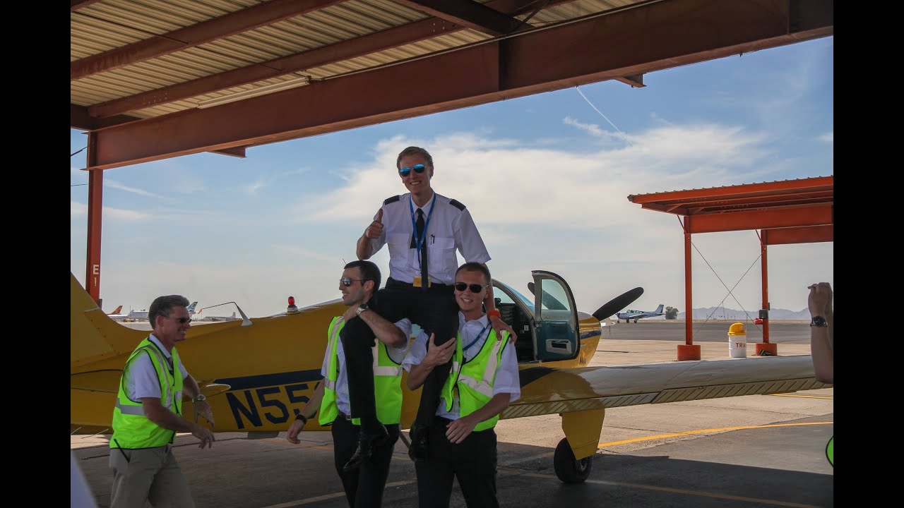 Solofilm Tim 'Dobby' Lamers, KLM Flight Academy - YouTube