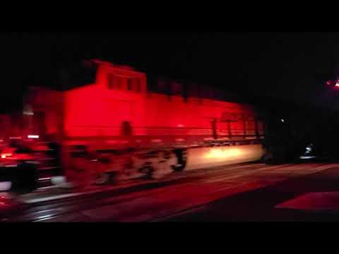 Pair of T4 GEVO's Trailing on EB BNSF Manifest Through Tehachapi - YouTube