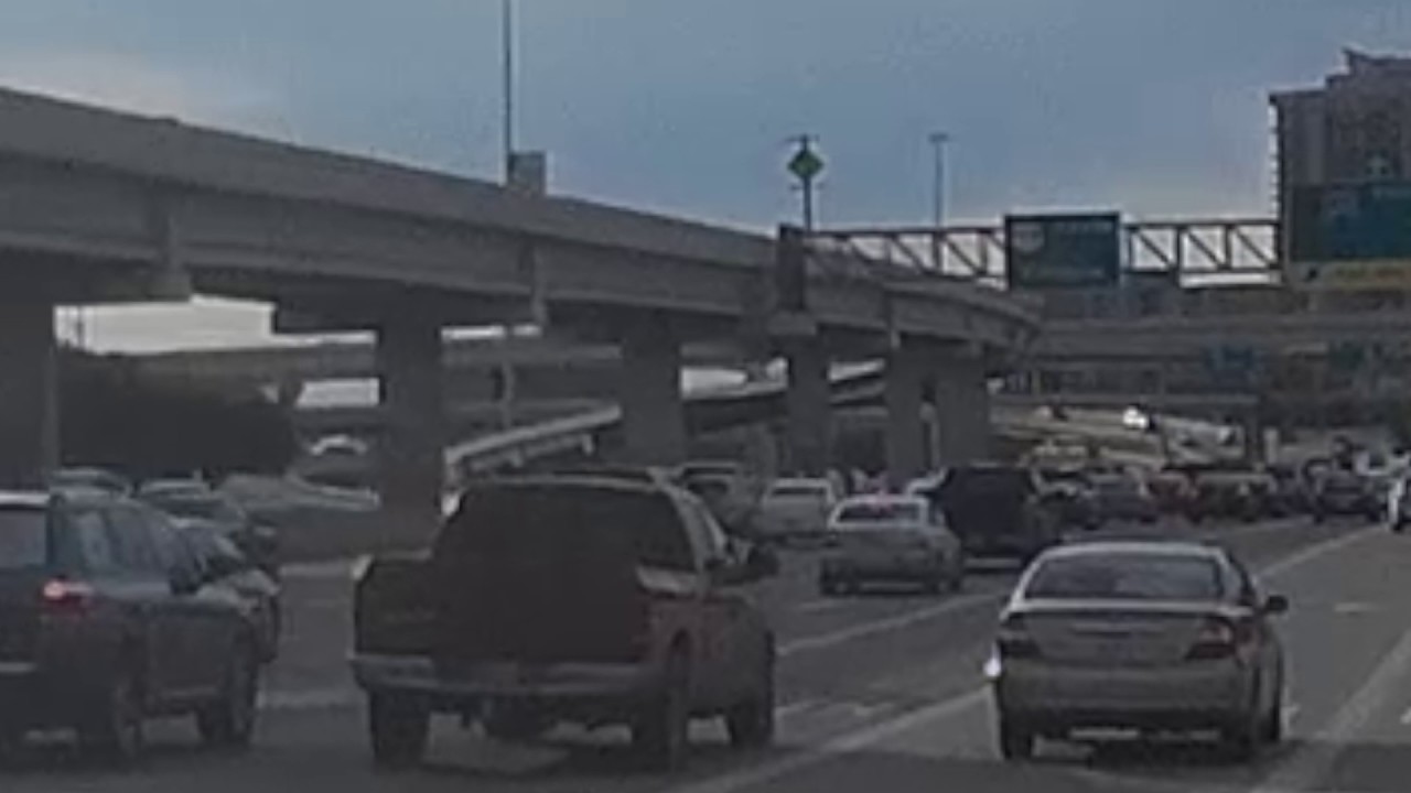 Minor Rear End Crash Caught on Camera - 59 Southwest Frwy at West Loop ...