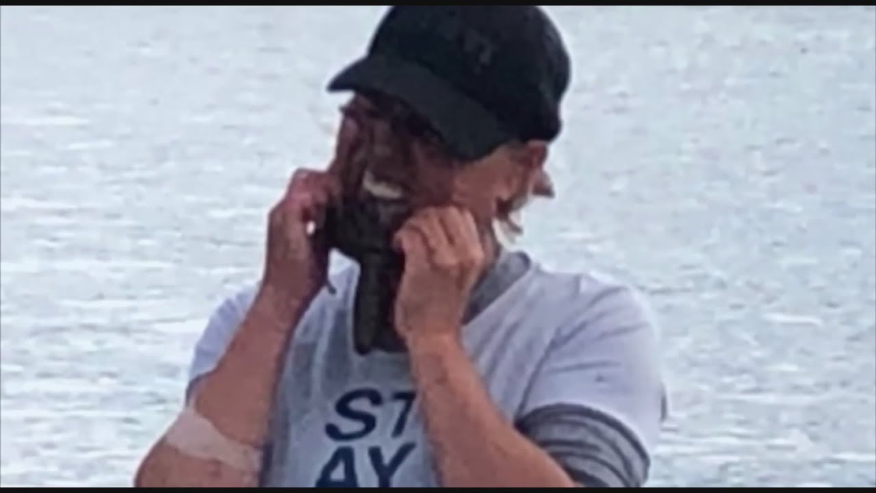 Woman puts octopus on her face - it goes terribly wrong - YouTube