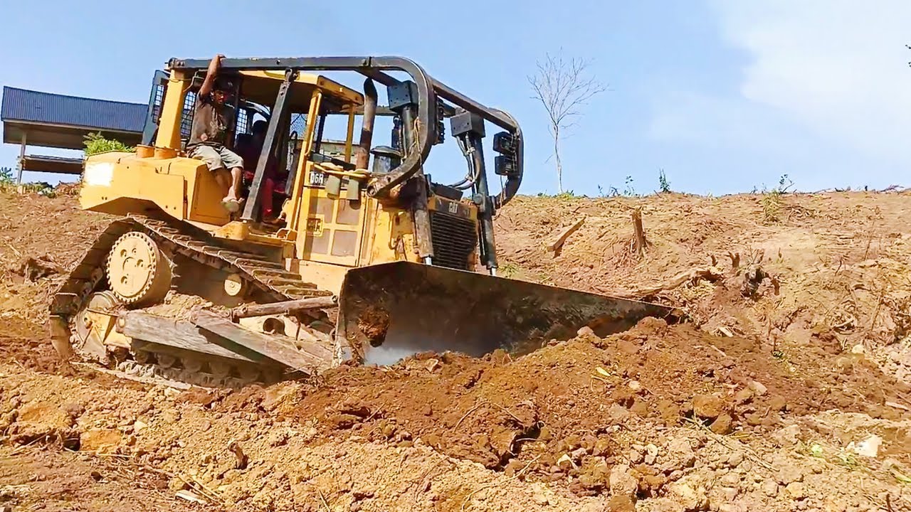 D6R XL Bulldozer Works to Make a Terrace at the Top of the Mountain ...