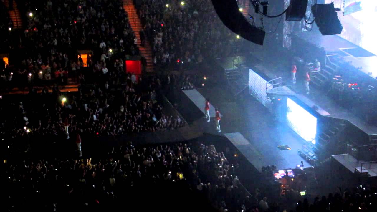 Justin Bieber Believe Concert Intro at Madison Square Gardens - YouTube