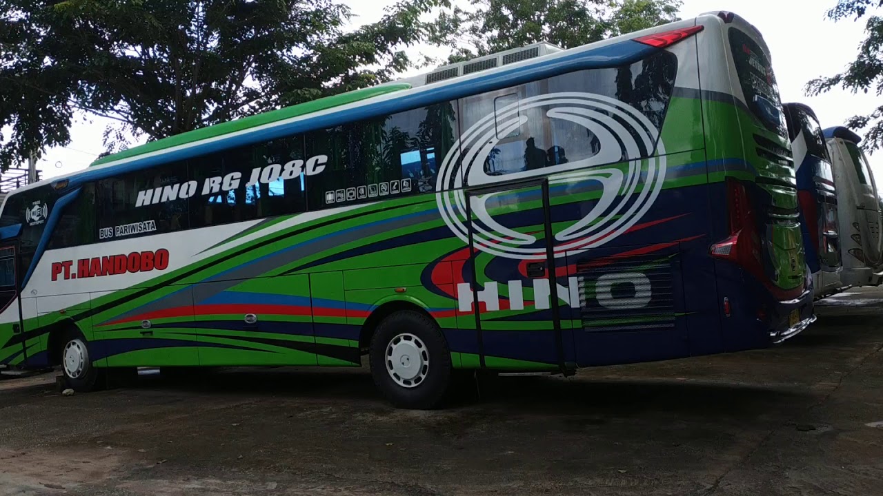 Bus PT.HANDOBO yang sudah direbody di pool Batam - YouTube