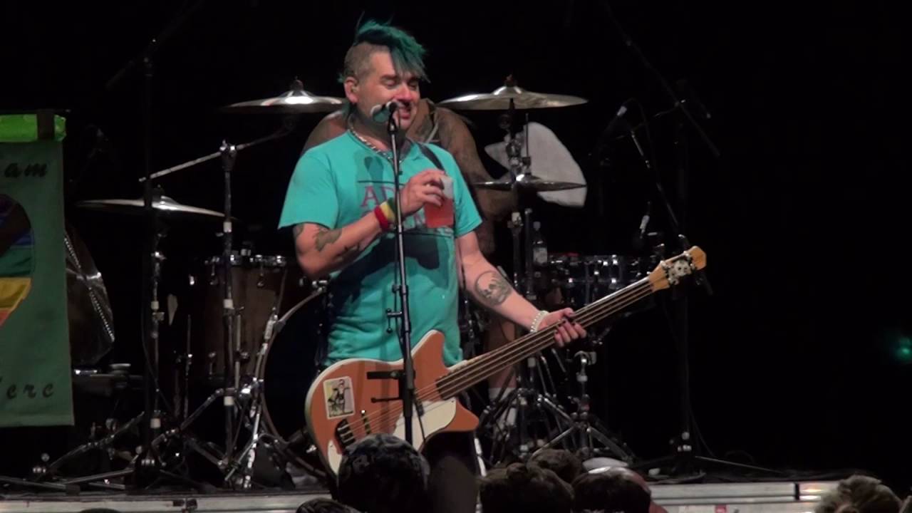 NOFX - Linoleum [HD] 18 AUGUST 2013 - YouTube