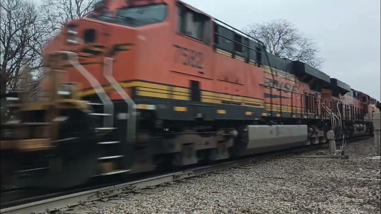 BNSF 5769 leads a huge Intermodal with a 4 Mid Train DPU - YouTube