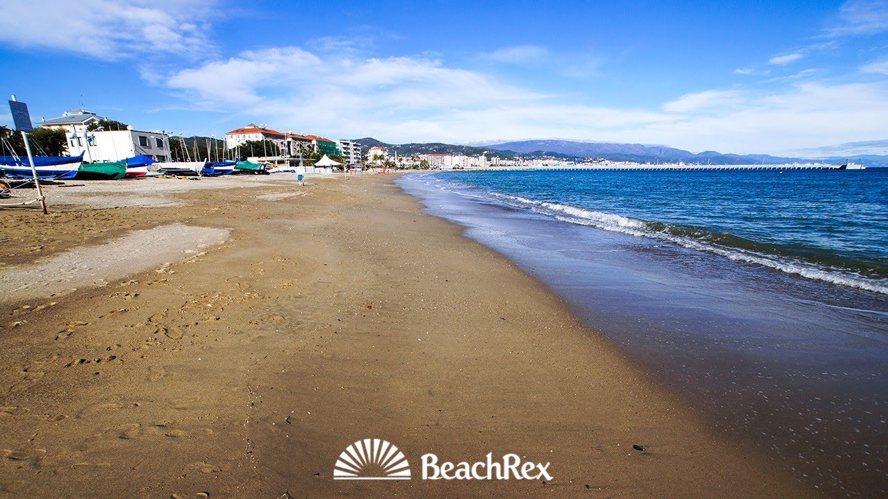 Spiaggia Vado, Vado Ligure, Italy - YouTube