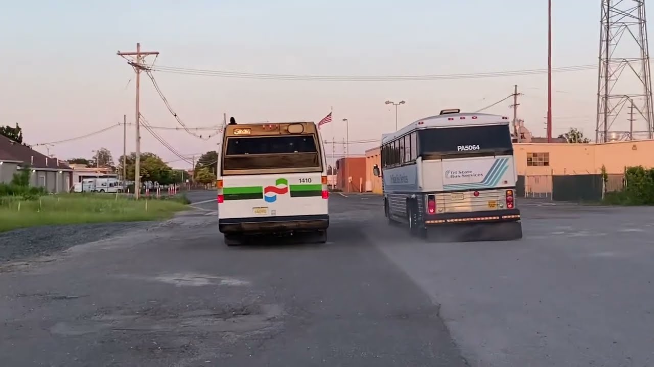 THE GREAT VINTAGE BUS DRAG RACE!!! - YouTube